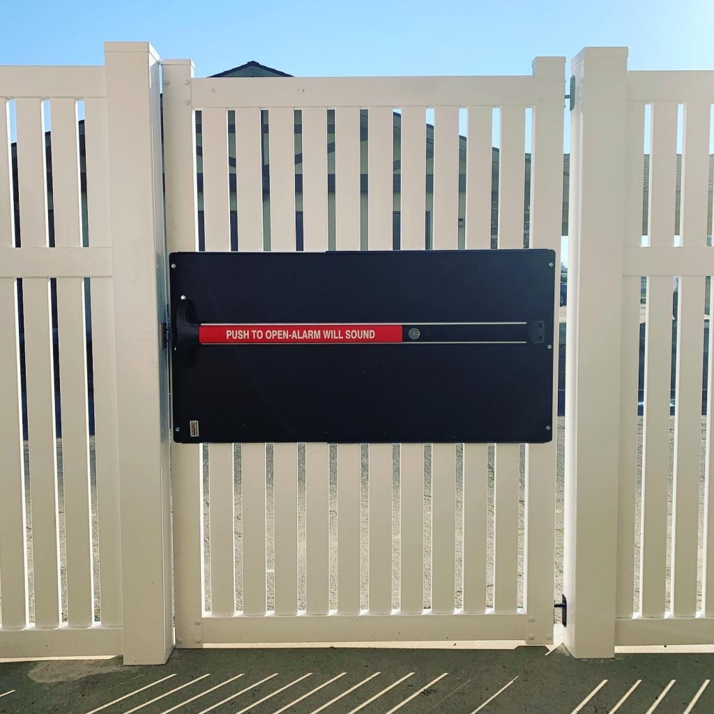 Vertical Semi-Privacy Gate - Vinyl Craft